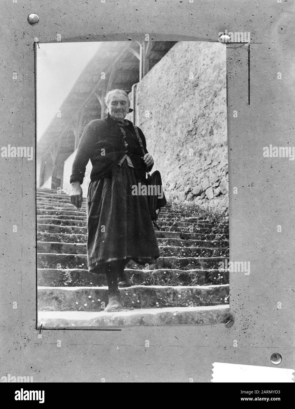 Female postman 90 years Date: 11 December 1962 Keywords: POSTBODES ...