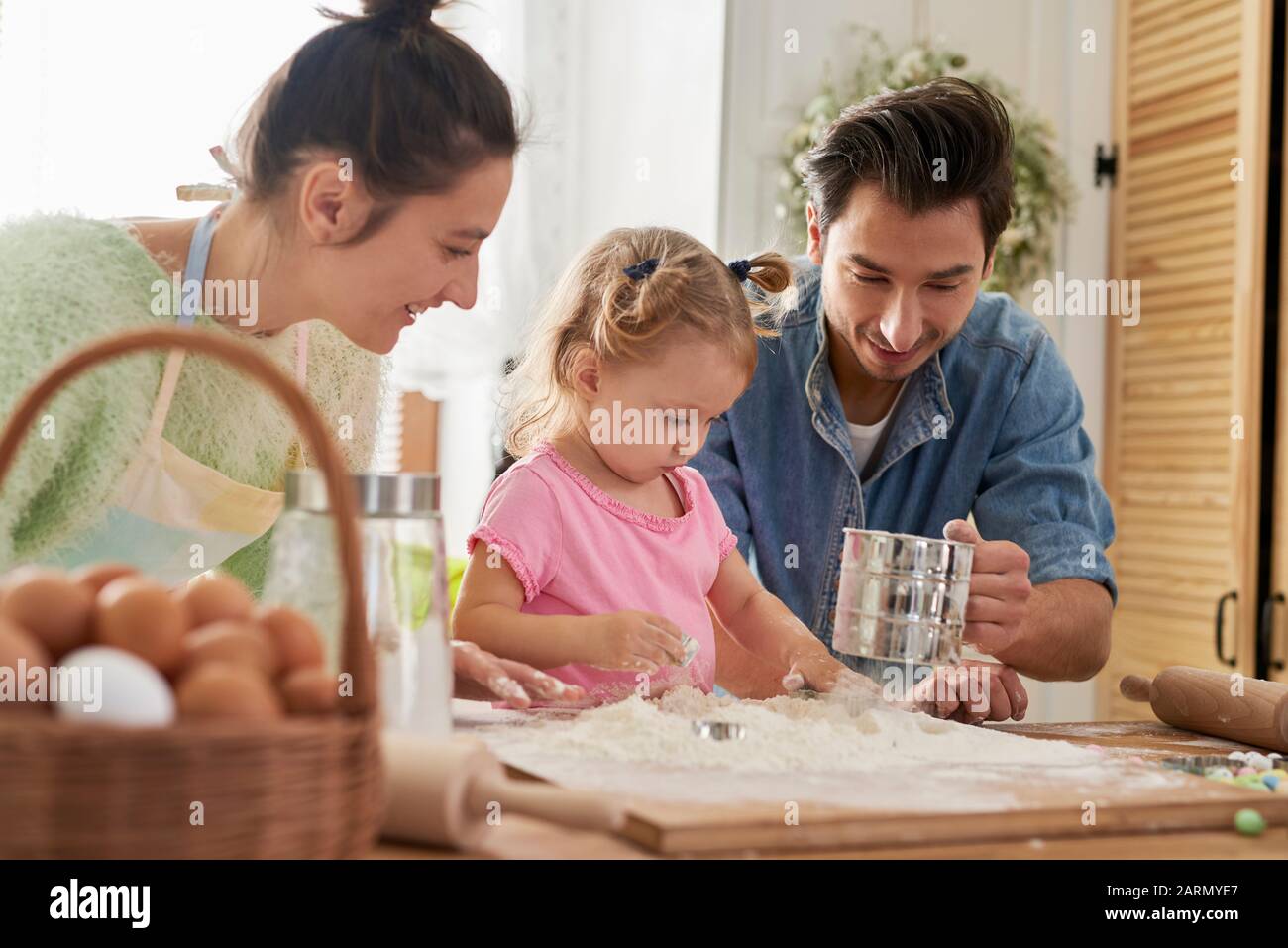 Busy family in the kitchen Stock Photo - Alamy