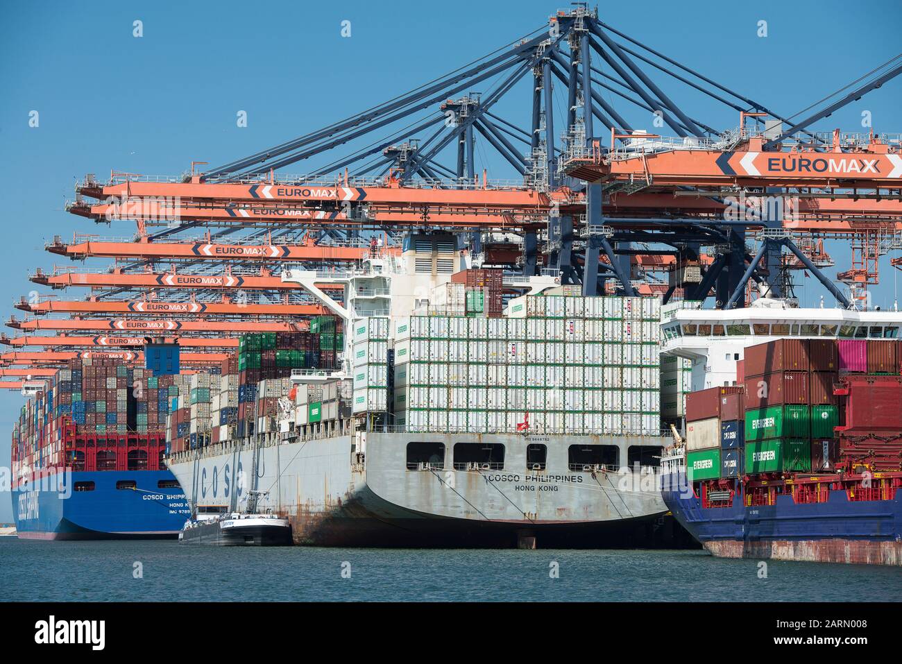 Philippines logistics industry hi-res stock photography and images - Alamy