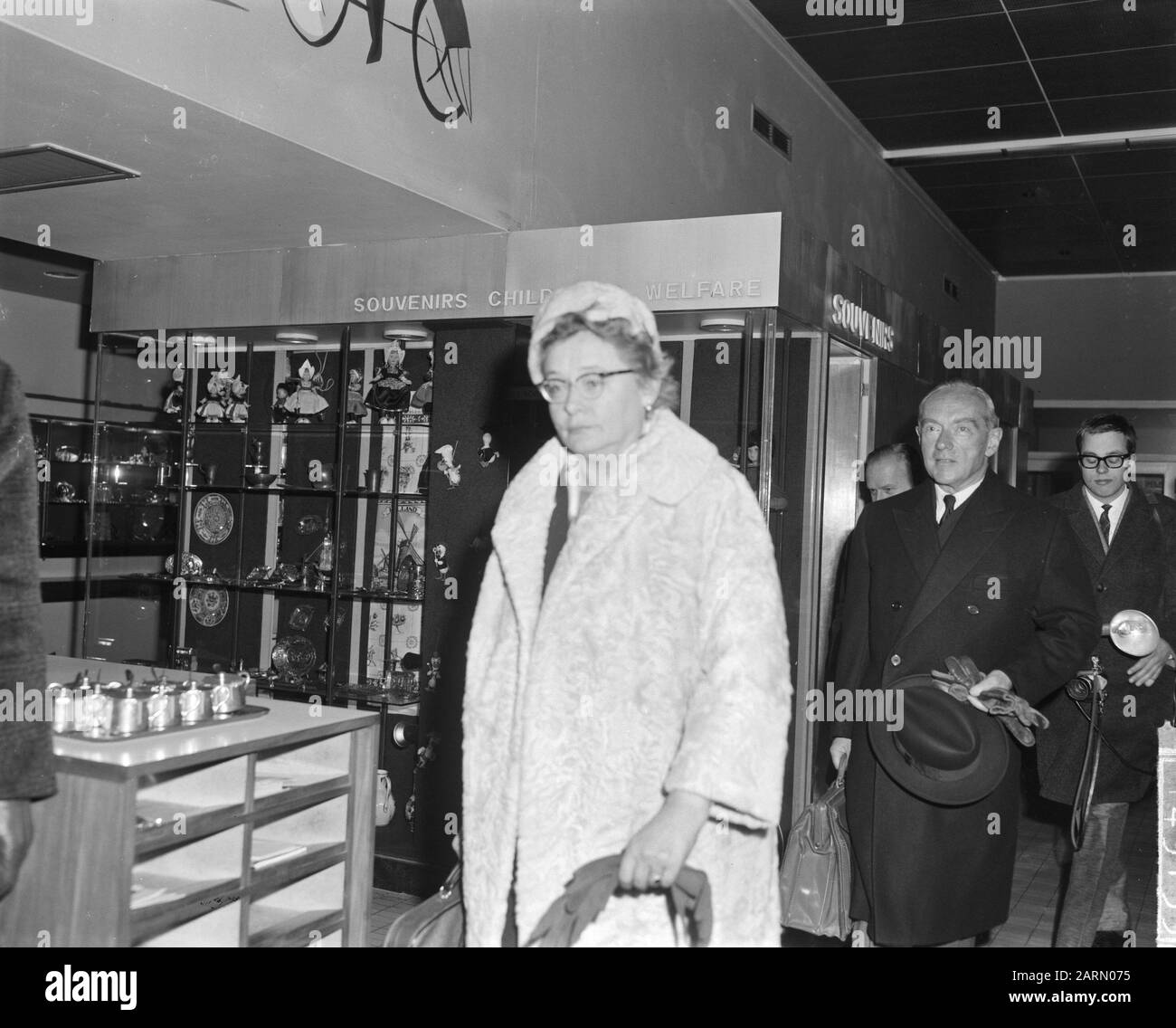 Dr. Van Roijen left for America again, here with wife to the plane Date ...