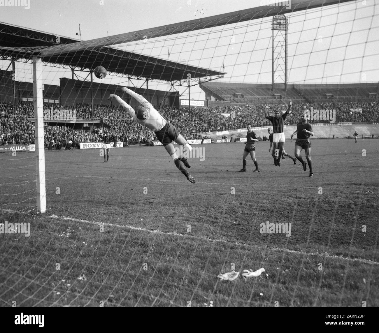 Goal verschoof hi-res stock photography and images - Alamy