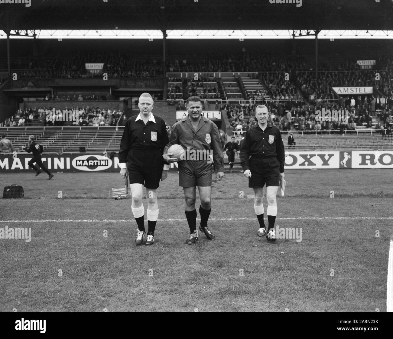 Referee leo horn hi-res stock photography and images - Alamy