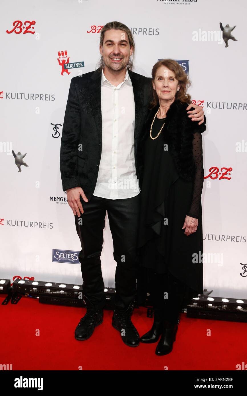 Berlin, Germany. 28th Jan, 2020. David Garrett and mother Dove Garrett ...