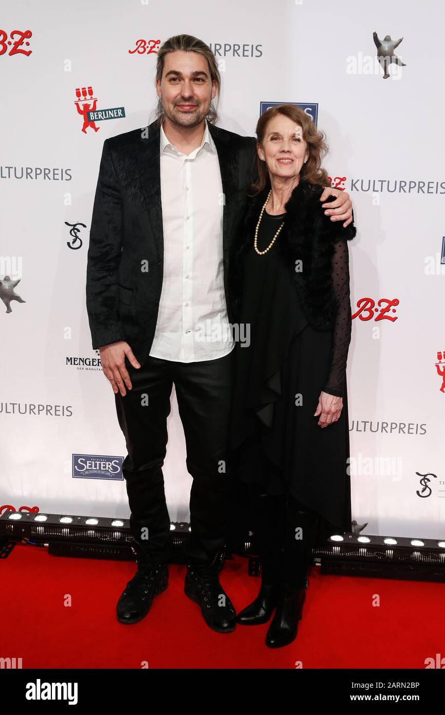 Berlin, Germany. 28th Jan, 2020. David Garrett and mother Dove Garrett ...