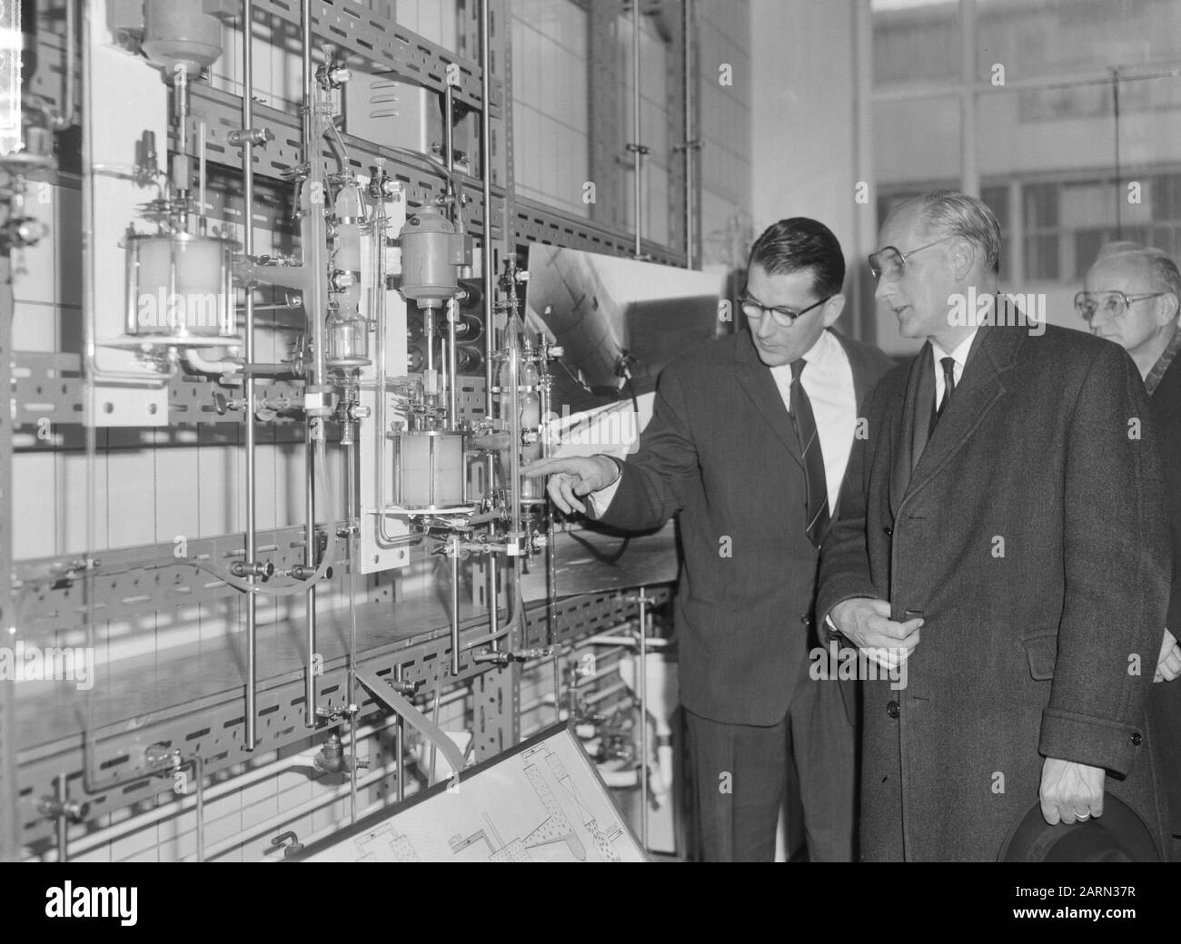 Shell laboratory 50 years hi-res stock photography and images - Alamy