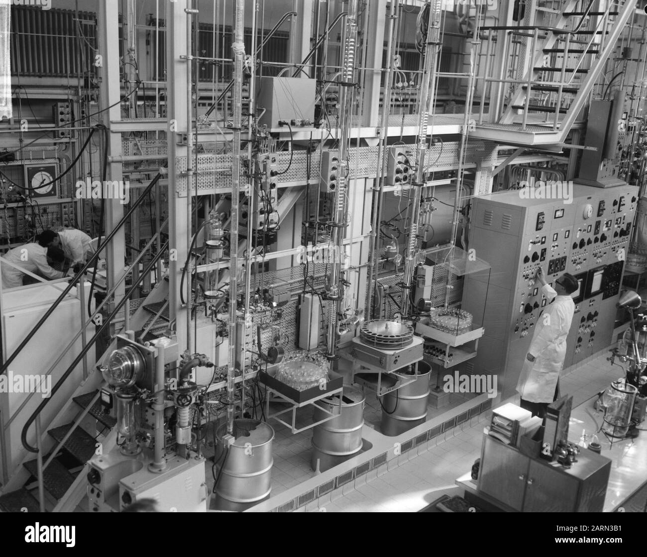 Shell laboratory 50 years hi-res stock photography and images - Alamy
