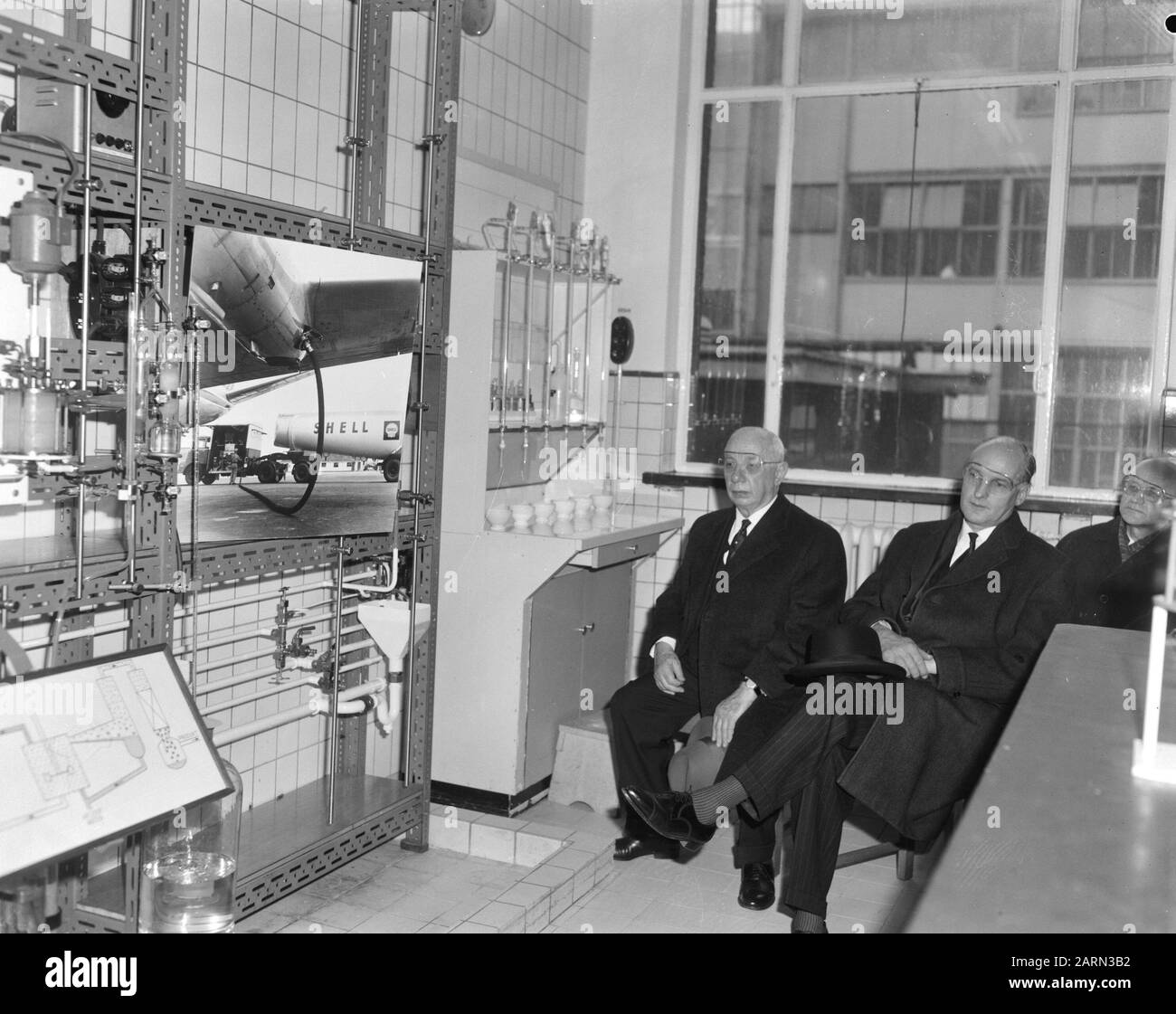 Shell laboratory 50 years hi-res stock photography and images - Alamy