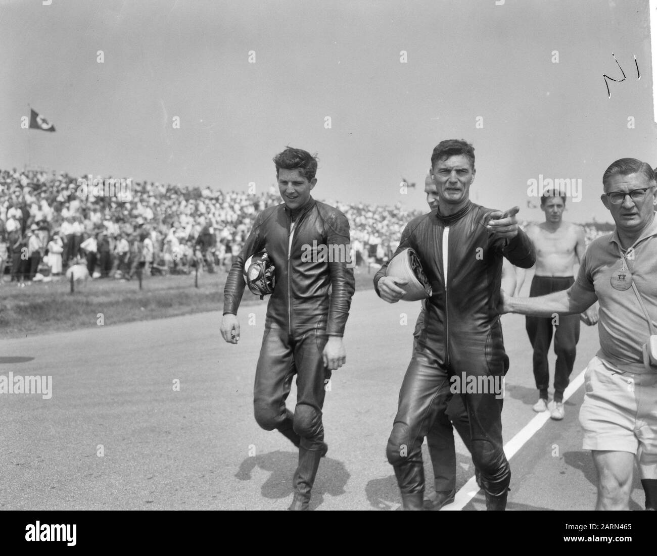 TT Assen 1964 Jim Redman (right) and Phil Read Date: 27 June 1964 ...