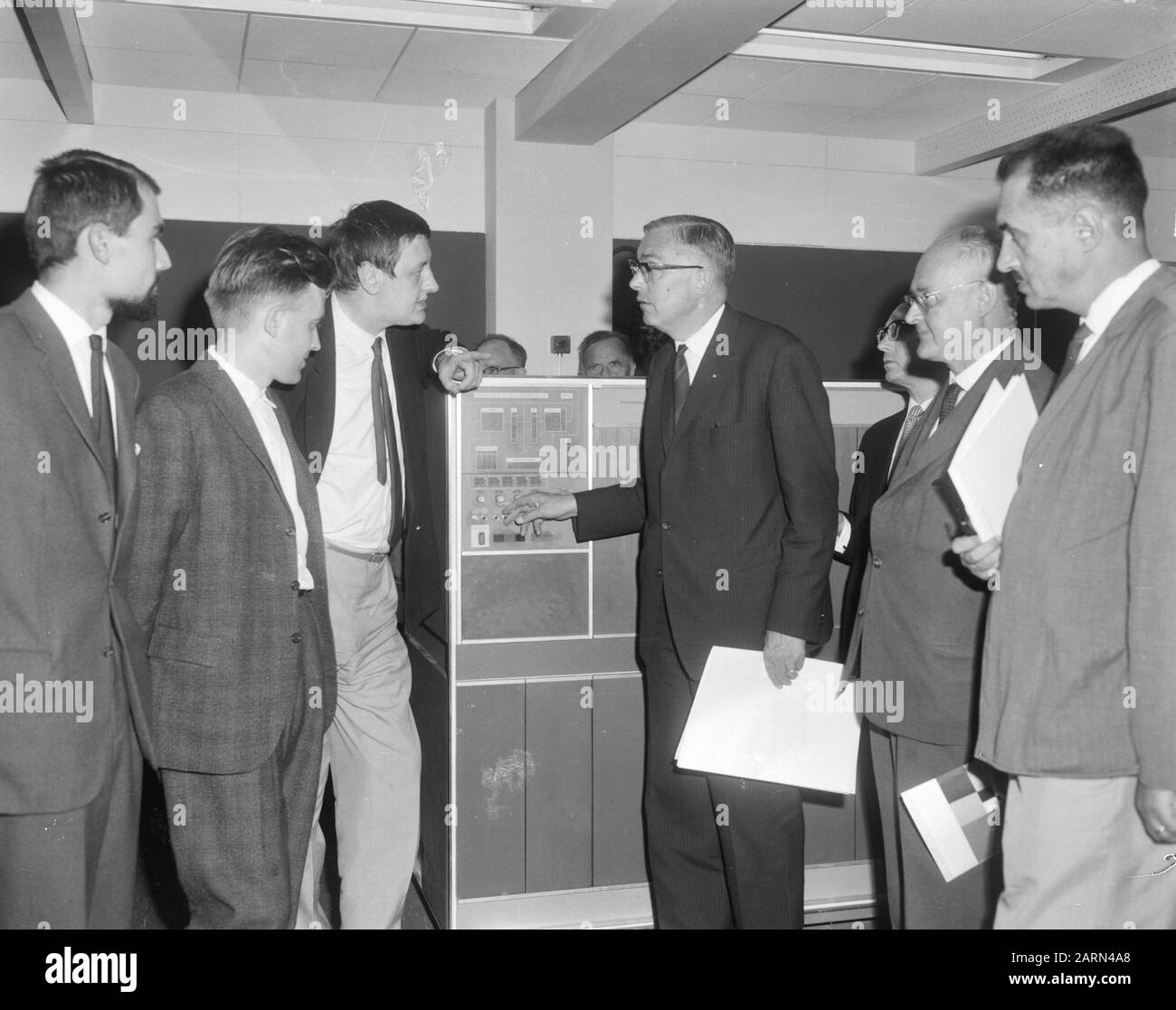 IBM chess tournament, the draw in Europahuis v.l.n.r. xxx, Bent Larsen ...