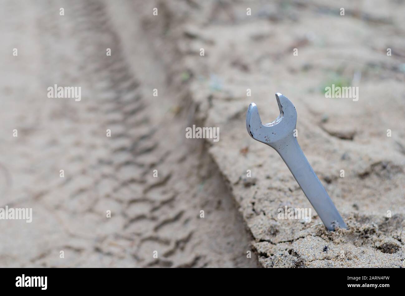 The carriage key stands on the side of the road. Tire tracks pass next ...