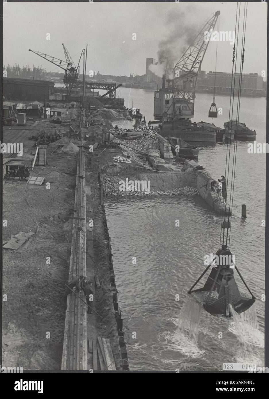 War construction works hi-res stock photography and images - Alamy