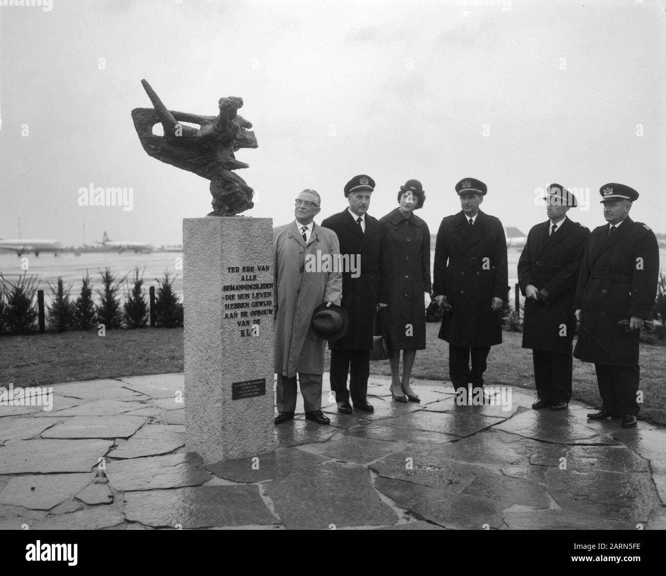 Awards of flight hours tokens at the KLM and monument unveiling ...