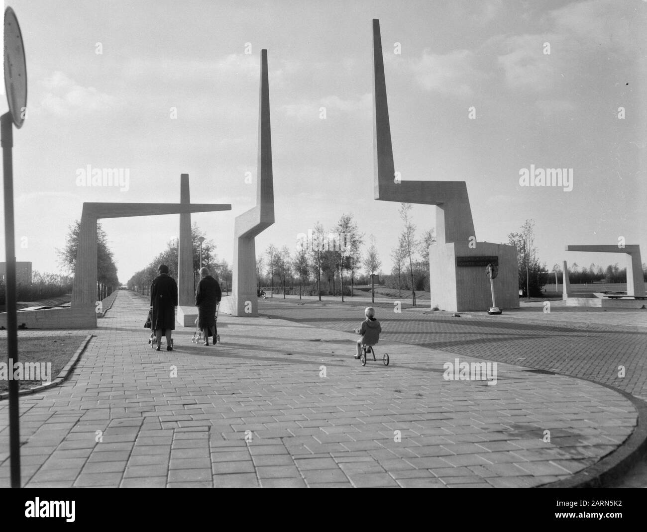 Excursion Tuindorp Osdorp, entrance to the sports park Ookmeer Date: 19 ...