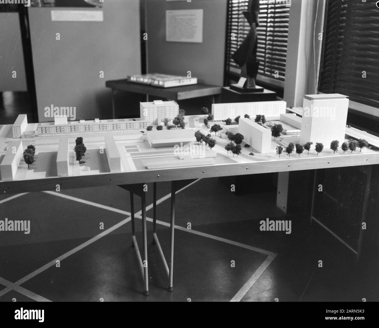 Excursion Tuindorp Osdorp, model Date: October 19, 1964 Location ...