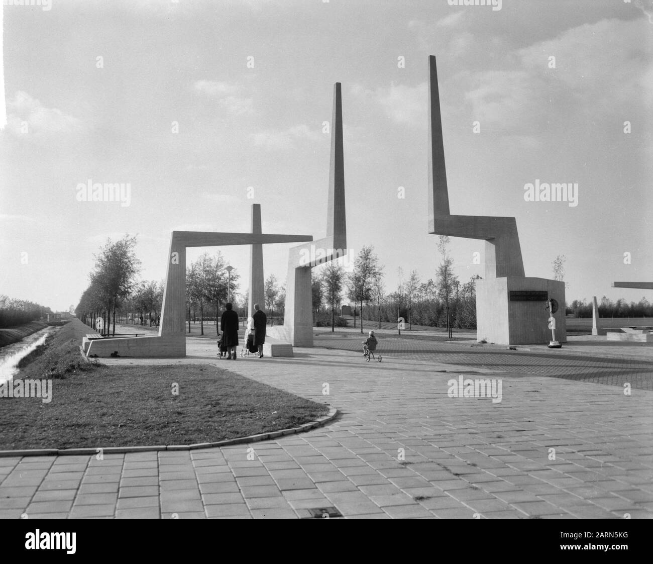 Excursion Tuindorp Osdorp, entrance sports park Ookmeer Date: 19 ...