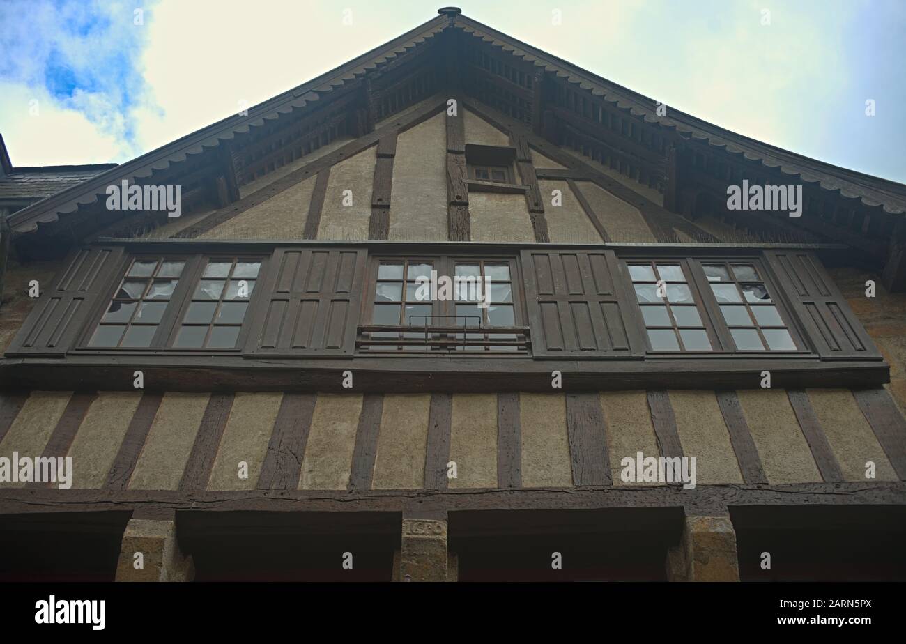 Medieval french house hi-res stock photography and images - Alamy