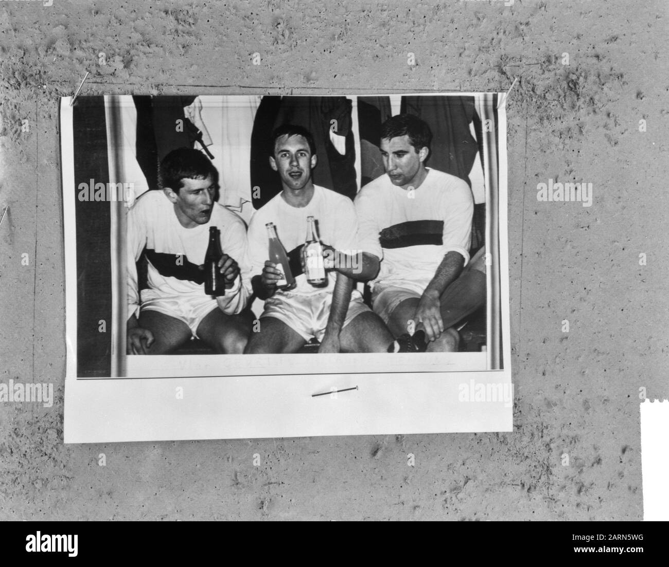 Europacup Lyn versus DWS 1-3 in Oslo, in the dressing room v.l.n.r ...