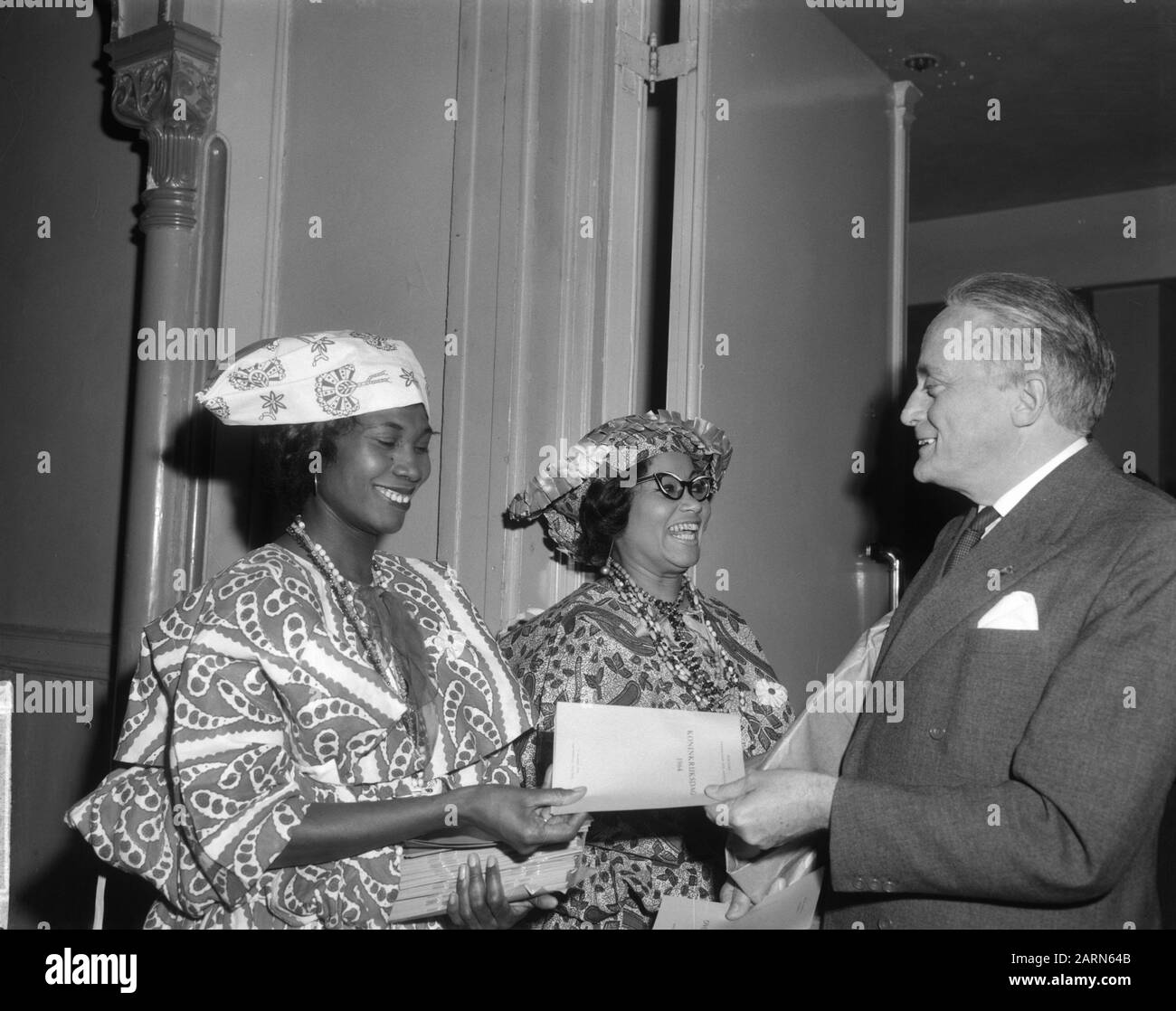 Traditional surinamese costume hi-res stock photography and images - Alamy