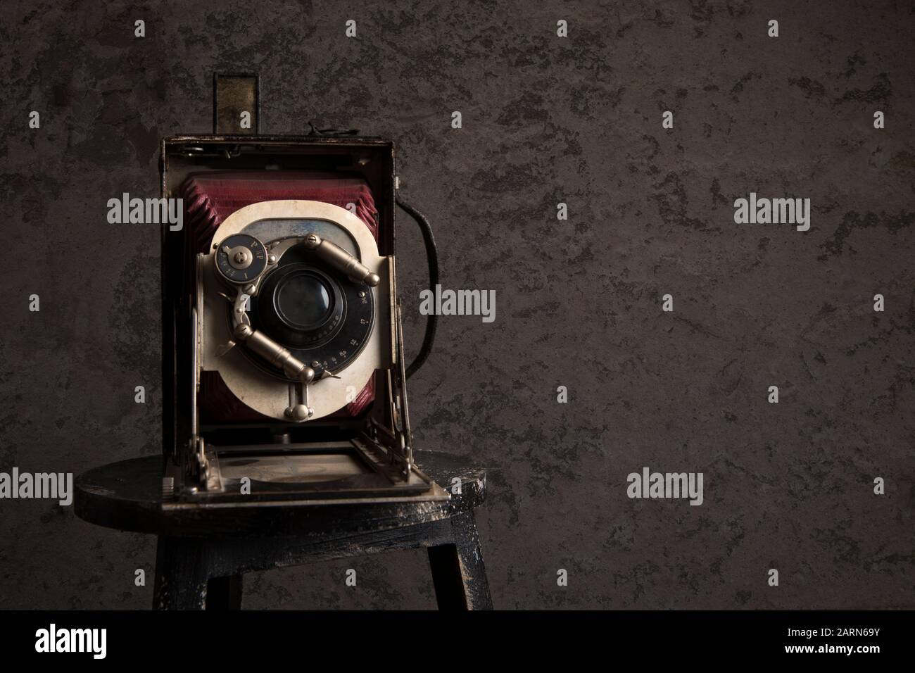 Antique camera on a old wall with copy space in a grunge look Stock ...