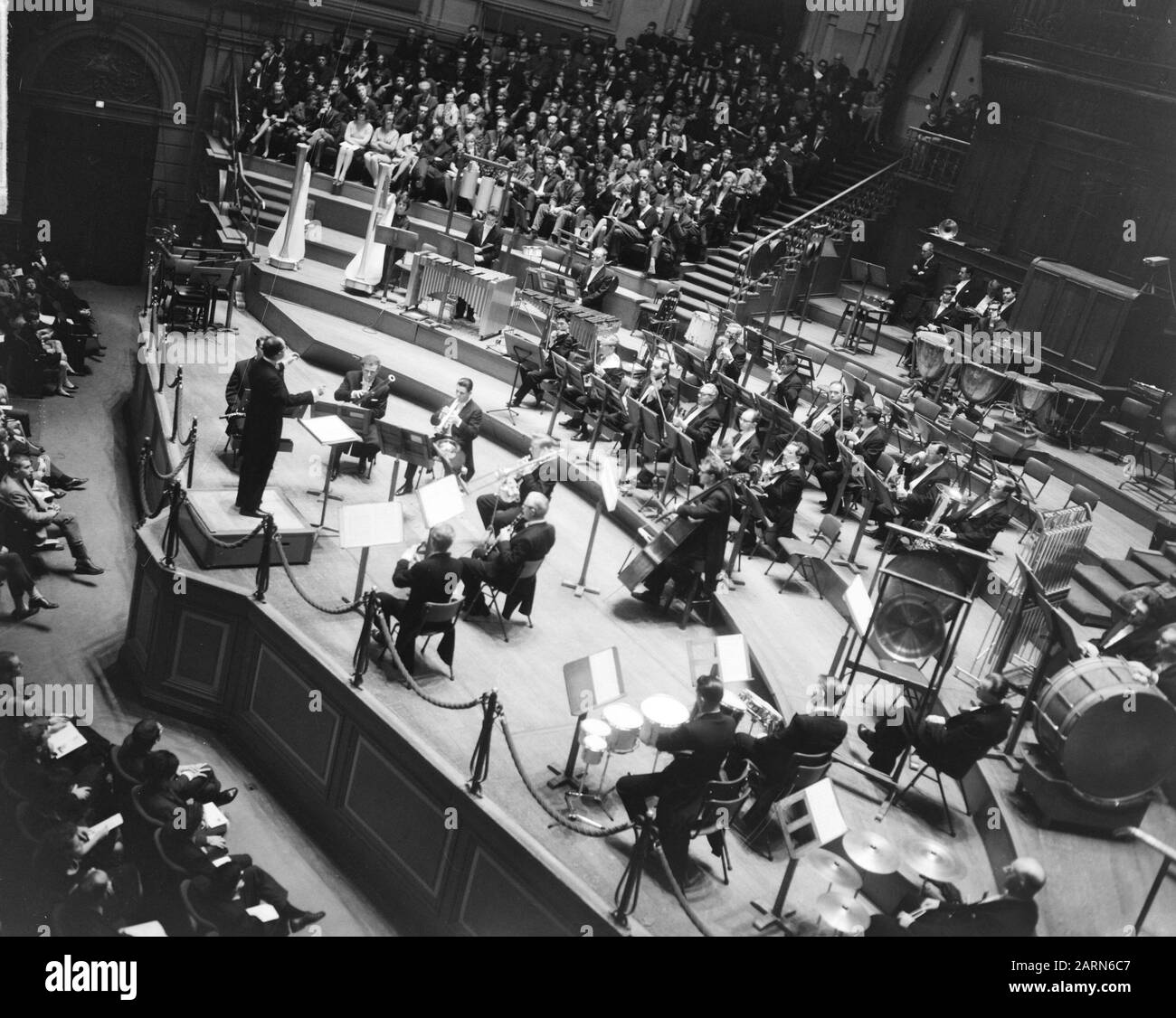 Concert performance avant garde Black and White Stock Photos & Images ...