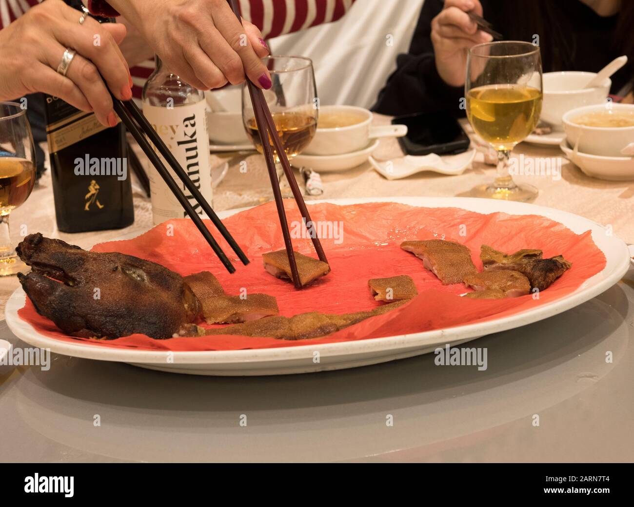Chinese restaurant, roasted baby pig, Hong Kong, China Stock Photo - Alamy