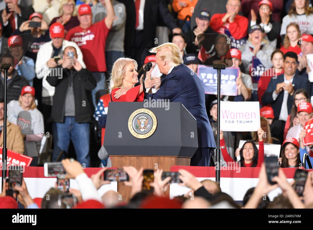Kellyanne conway hi-res stock photography and images - Alamy