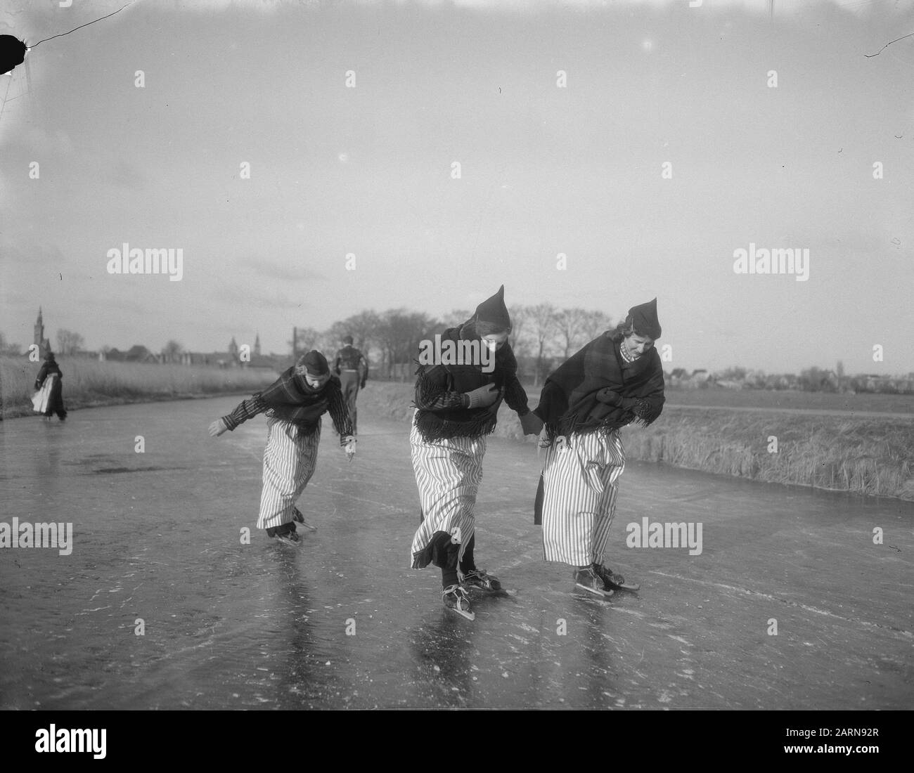 Volendam girls hi-res stock photography and images - Alamy