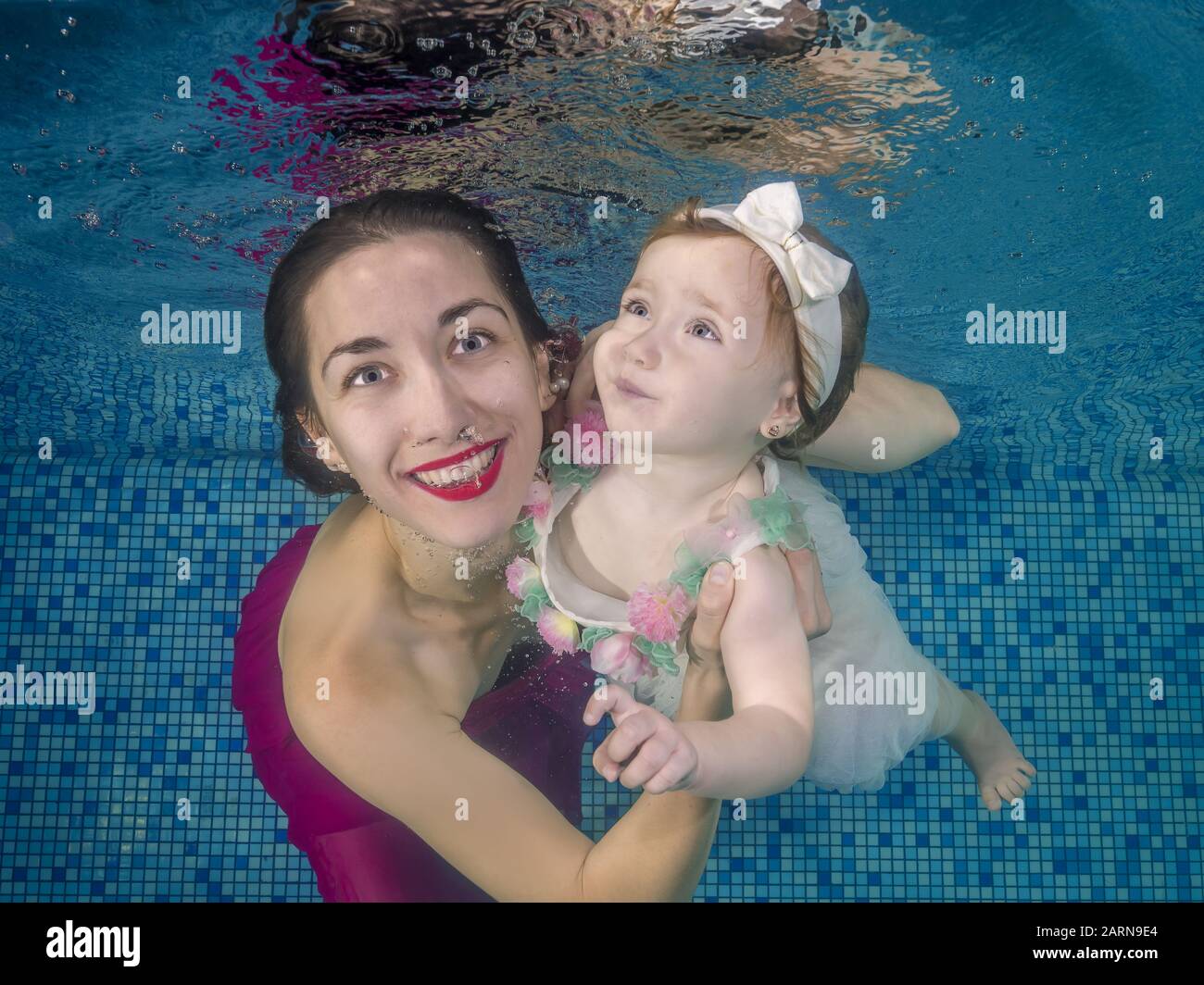 Mother and daughter at the swimming pool hi-res stock photography and ...
