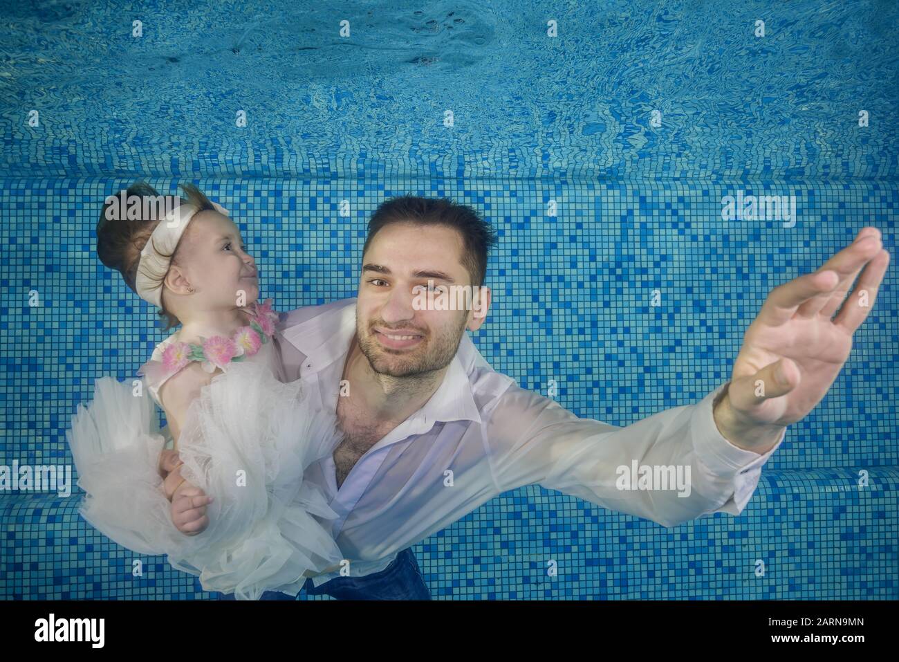 Daddy Daughter Swim High Resolution Stock Photography and Images - Alamy