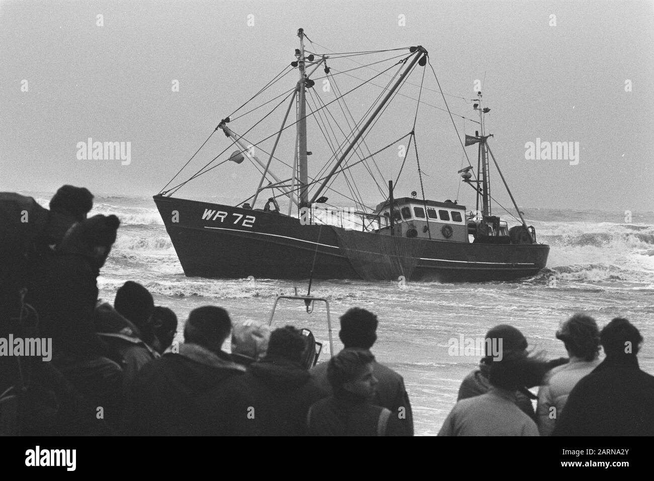 Viskotter on the beach at Callantsoog Date: December 9, 1986 Keywords ...