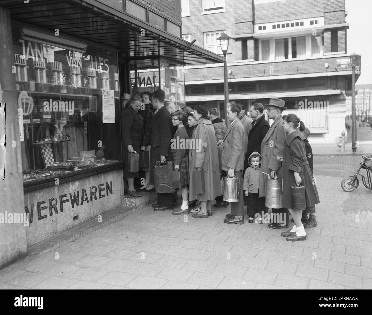Oil strike Black and White Stock Photos & Images - Alamy