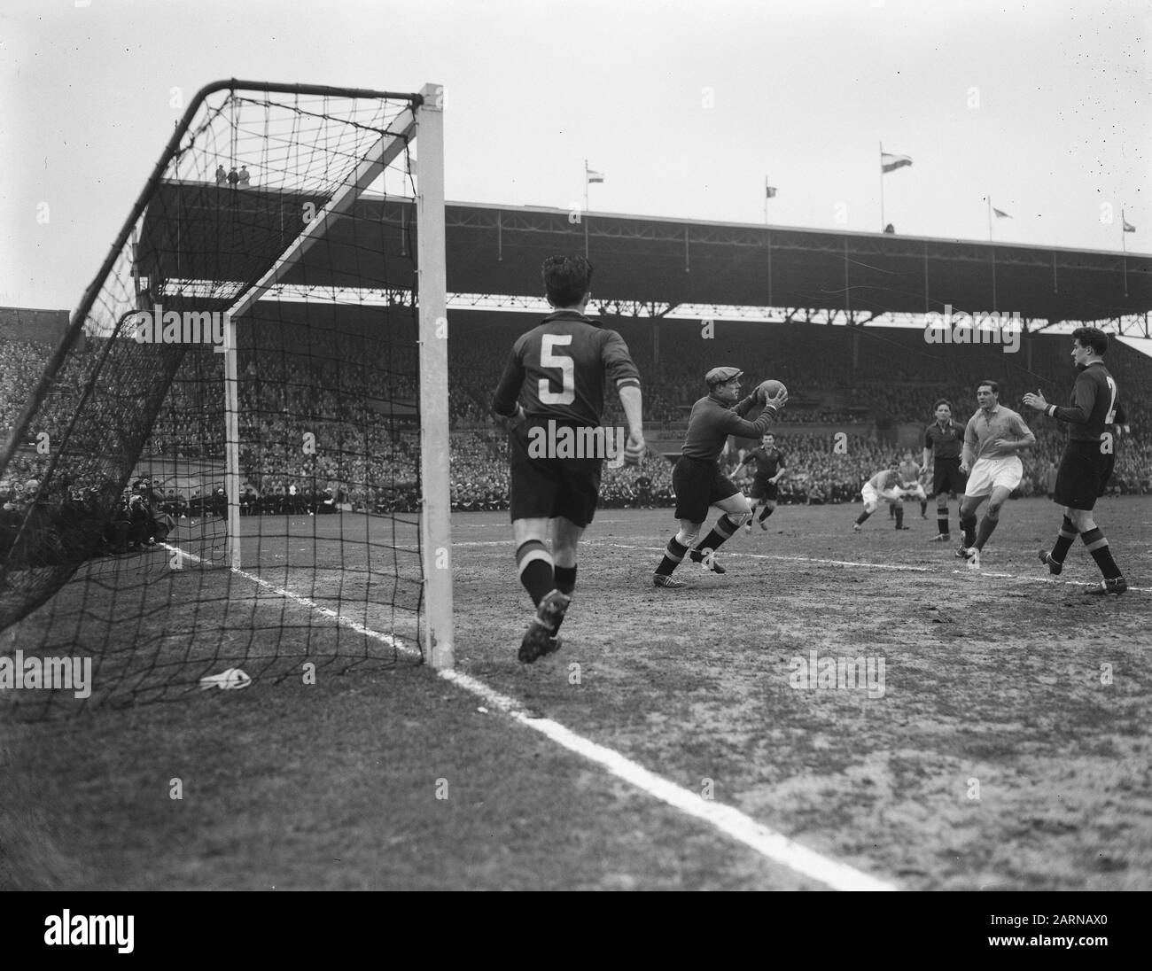 Football Holland vs. Belgium 1-0 Date: April 3, 1955 Keywords: sport ...