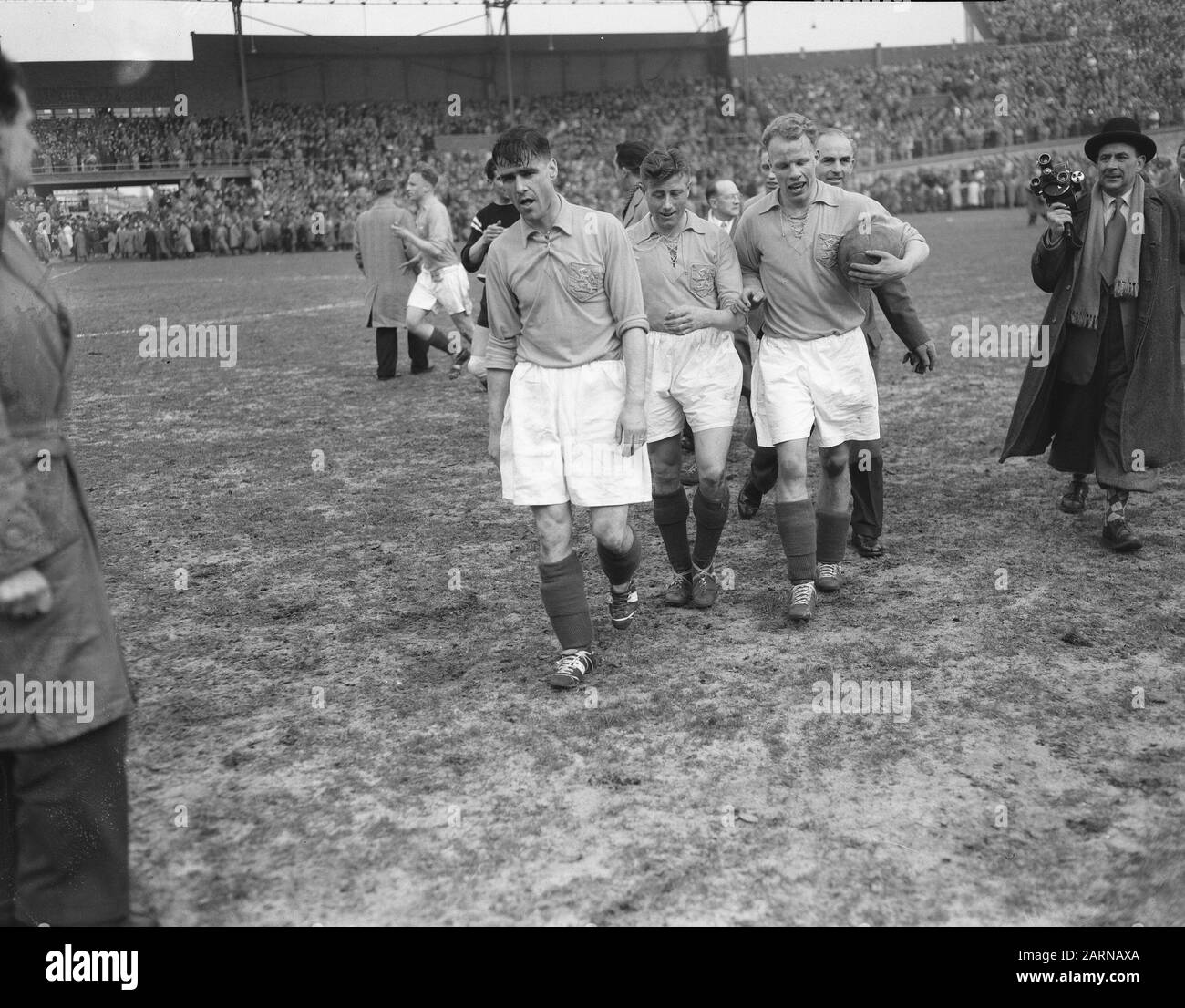 Football Holland vs. Belgium 1-0 Date: April 3, 1955 Keywords: sport ...