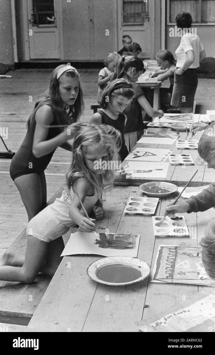 Holiday sports in the old RAI Amsterdam. Children entertain themselves ...