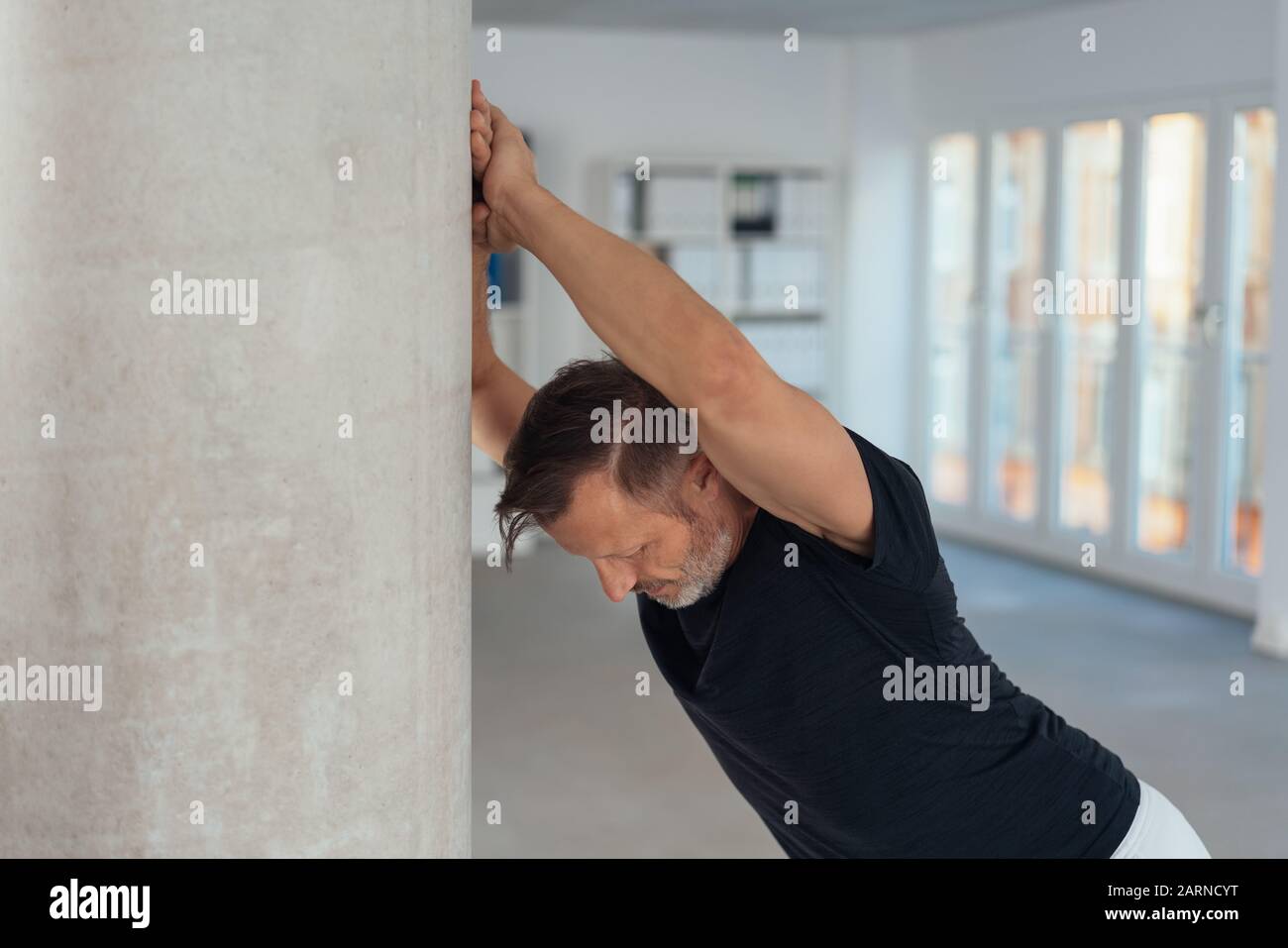 Gym arms up stretch hi-res stock photography and images - Alamy