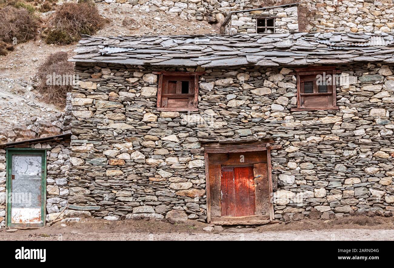 Old stone house in the countryside Stock Photo - Alamy