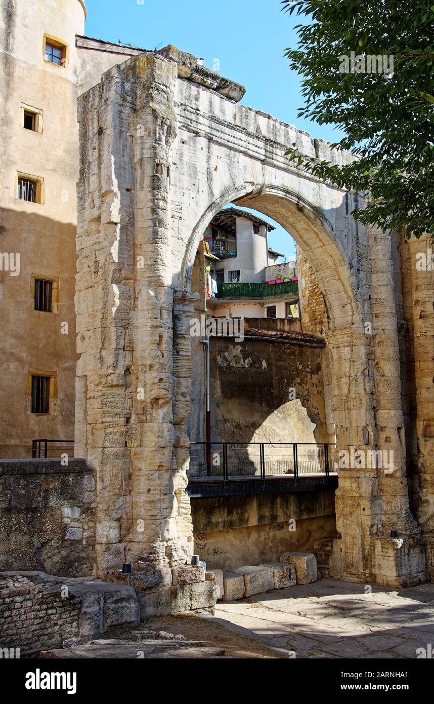 Old arch hi-res stock photography and images - Alamy