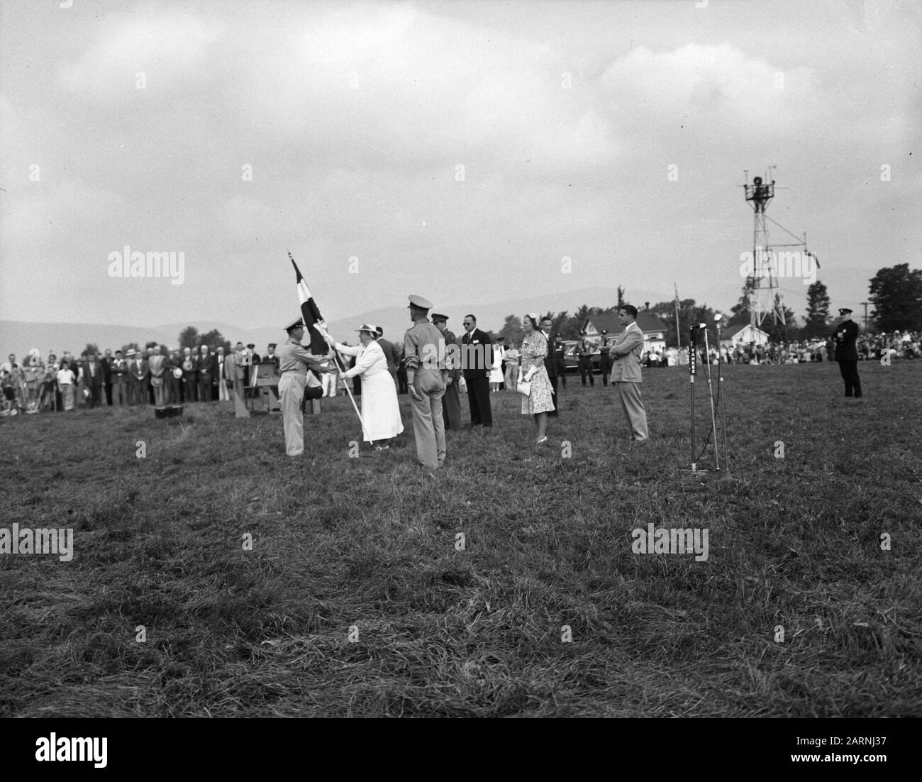 Award of the banner of the Military Aviation of the KNIL and the flag ...