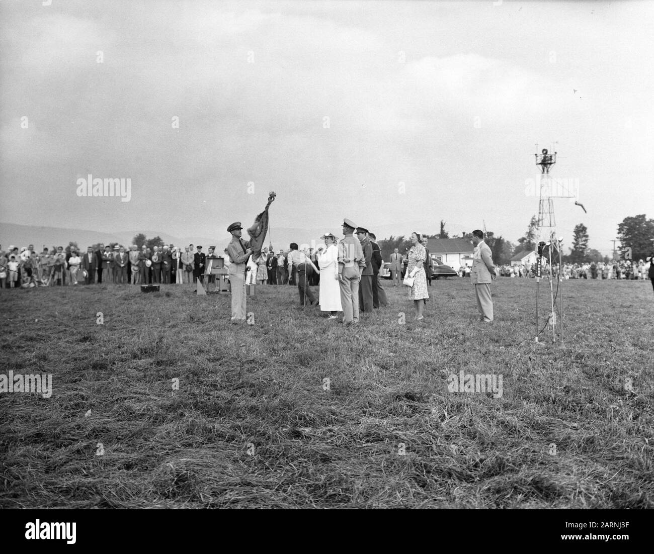 Award of the banner of the Military Aviation of the KNIL and the flag ...