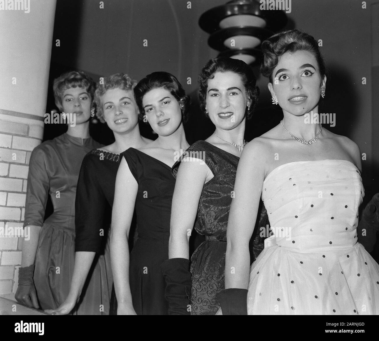 1950s fashion models Black and White Stock Photos & Images - Alamy