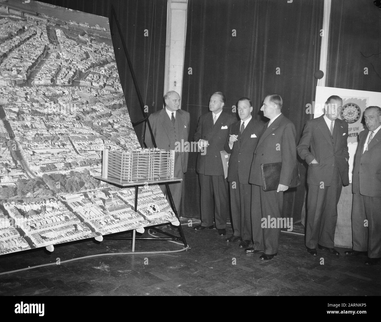 Fifteenth day october hi-res stock photography and images - Alamy