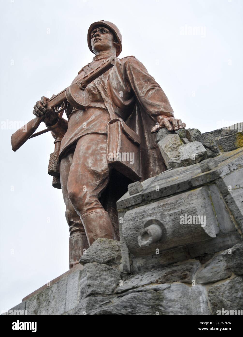 Seelow, Germany. 29th Jan, 2020. The larger-than-life bronze sculpture ...