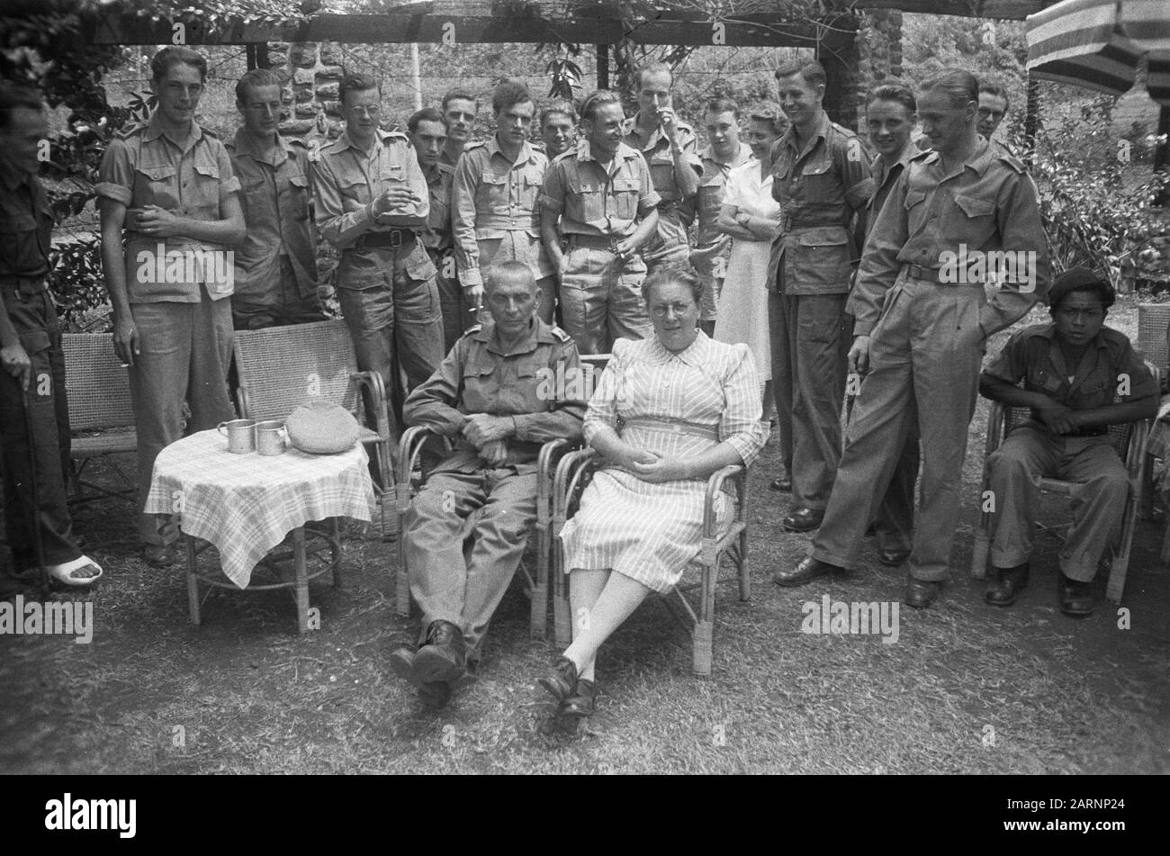 Recovering site Bandoeng (Dago hill) Group photo of an older KNIL ...