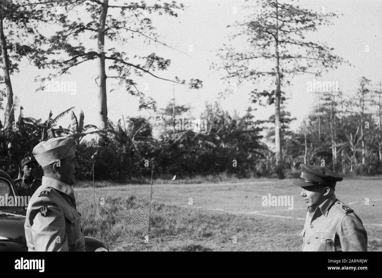 [Major General Meyer in conversation with a lieutenant-colonel] Date ...
