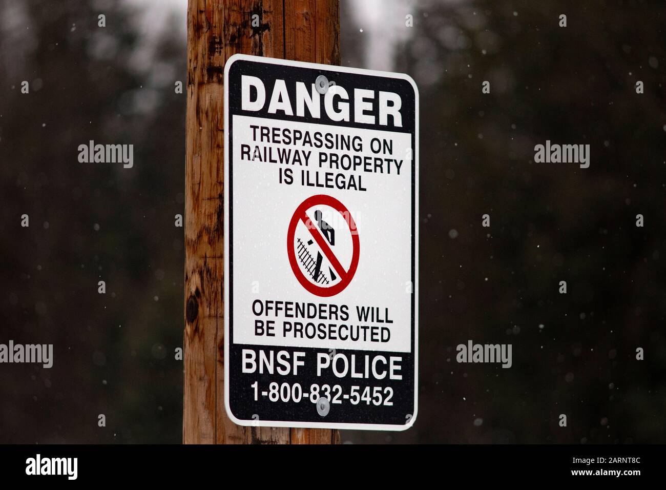 Railroad trespassing sign hi-res stock photography and images - Alamy