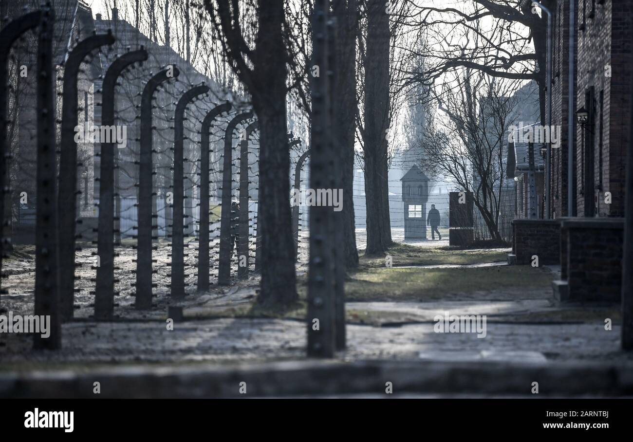 Oswiecim, Poland. 27th Jan, 2020. Barbed wire fences on the fringes of ...