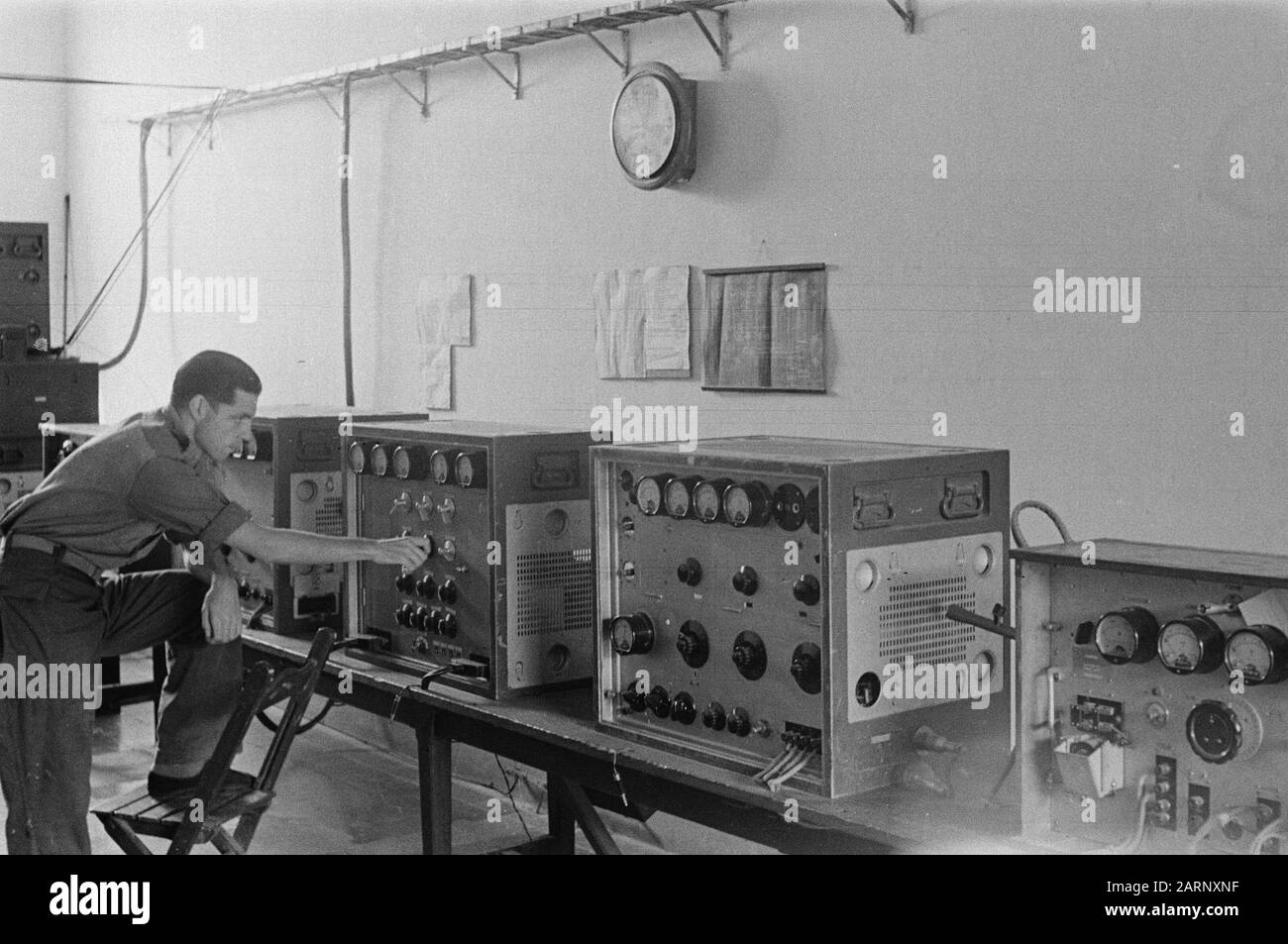 Radio location process hi-res stock photography and images - Alamy