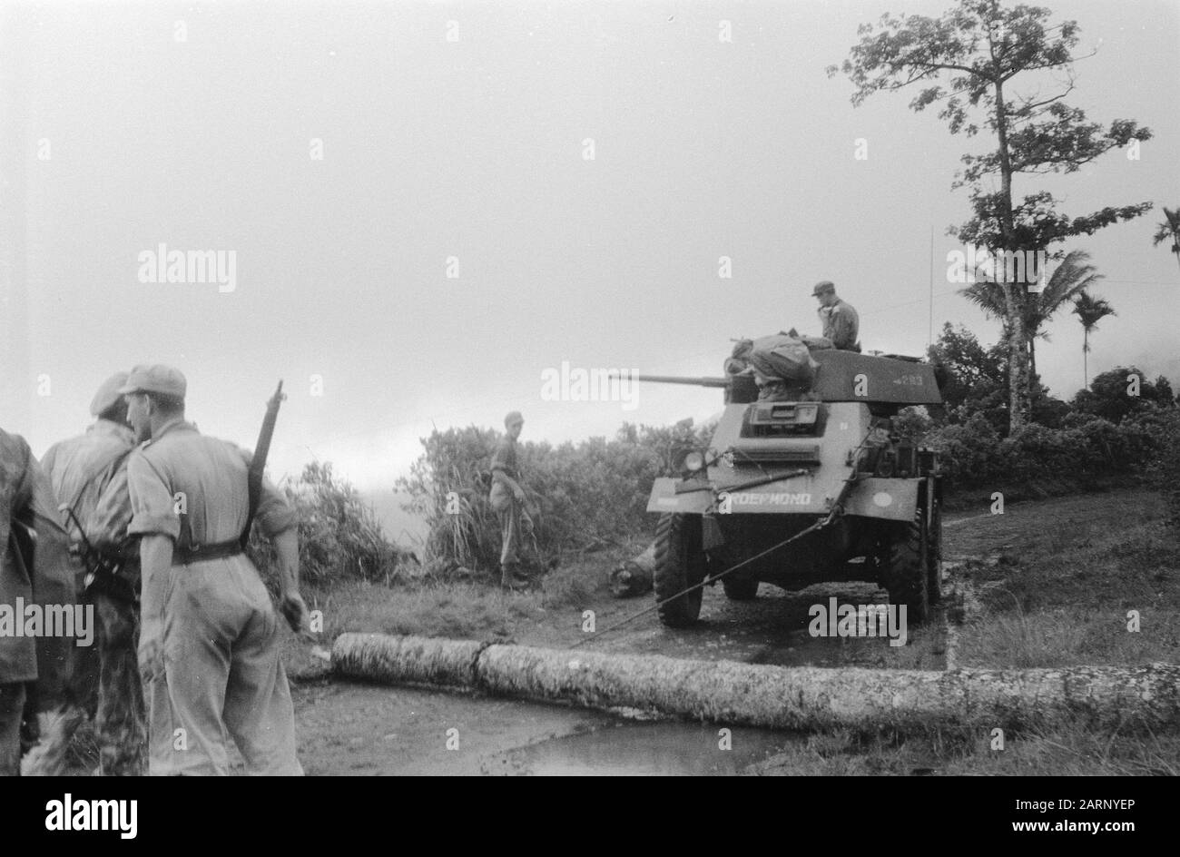 Proceeding to Fort van der Capellen and Fort de Kock (Anei gorge) [A ...