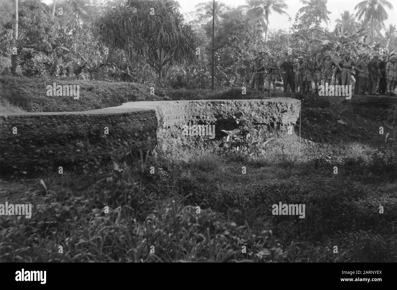 Poedjon and surroundings, western of Batoe [a swinging wall of earth ...