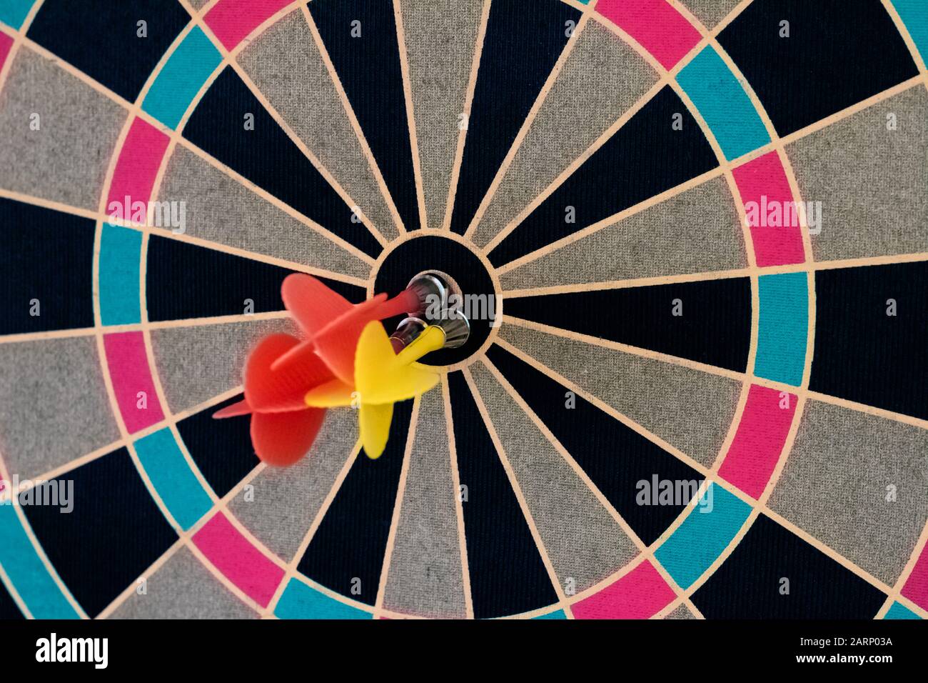 Round dartboard in black hi-res stock photography and images - Alamy